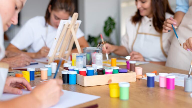 Building Together: How Group Design Projects Foster Friendships - Arkidect